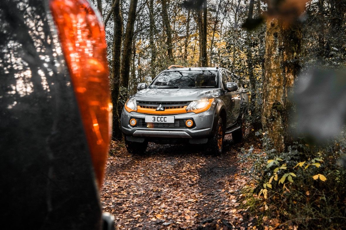 Mitsubishi L200 Barbarian SVP II vs Nissan Navara AT32