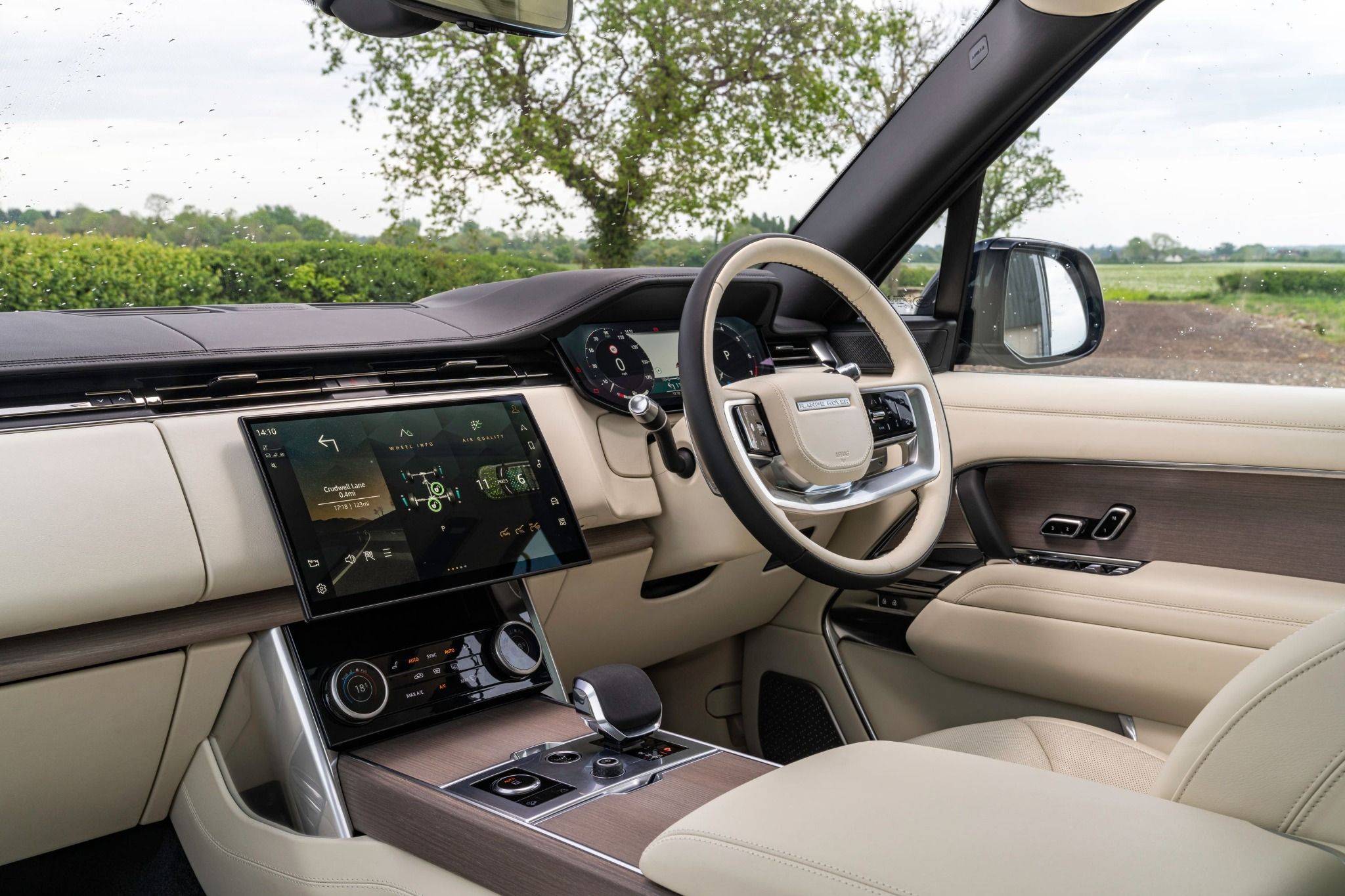 Best car infotainment systems | Swansway Blog